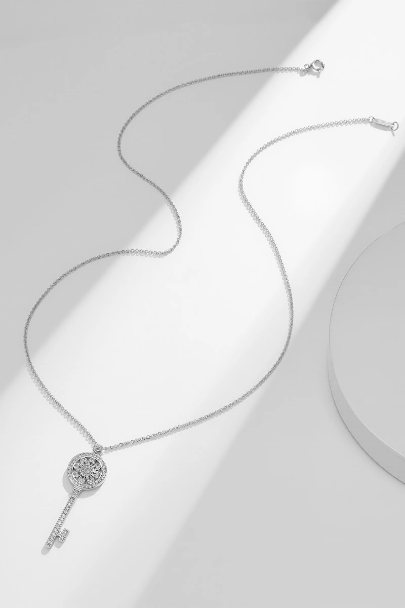 Indistinguishable Tiffany Necklaces