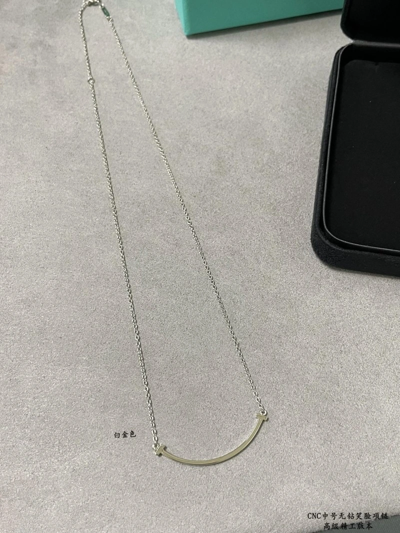 Indistinguishable Tiffany Necklaces