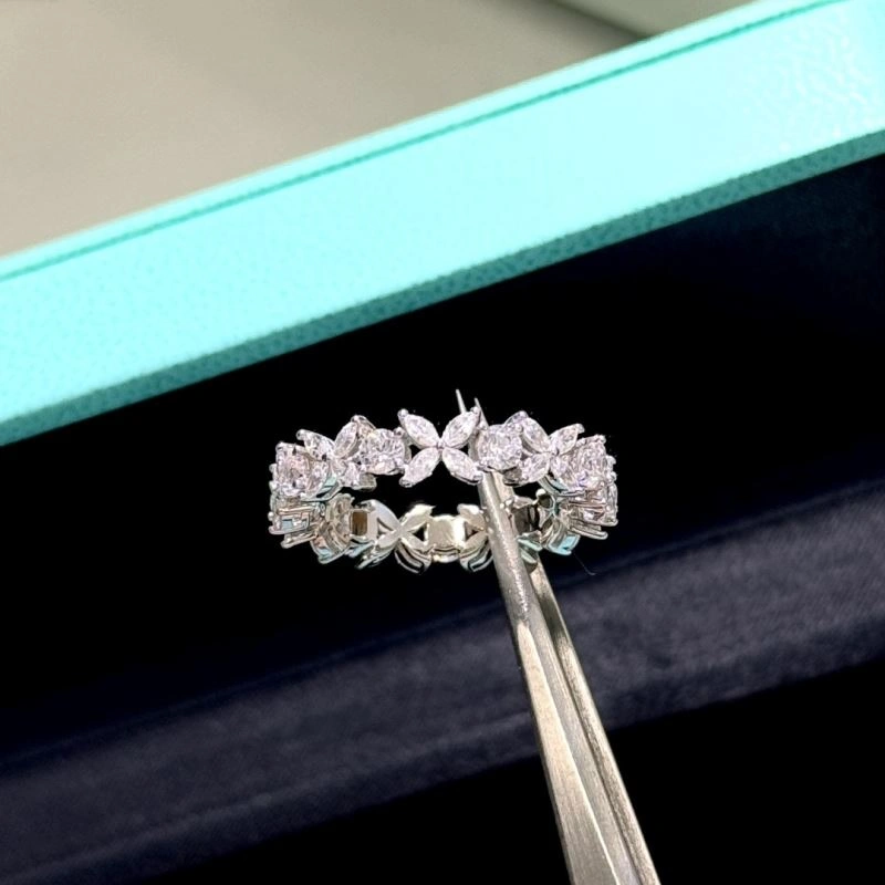 Indistinguishable Tiffany Rings