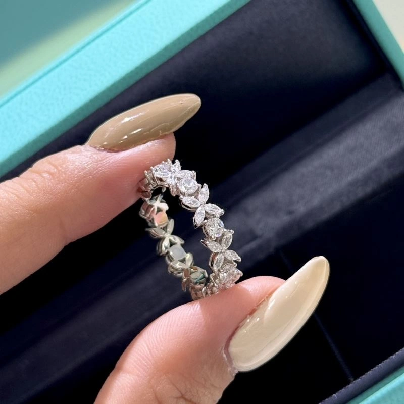 Indistinguishable Tiffany Rings