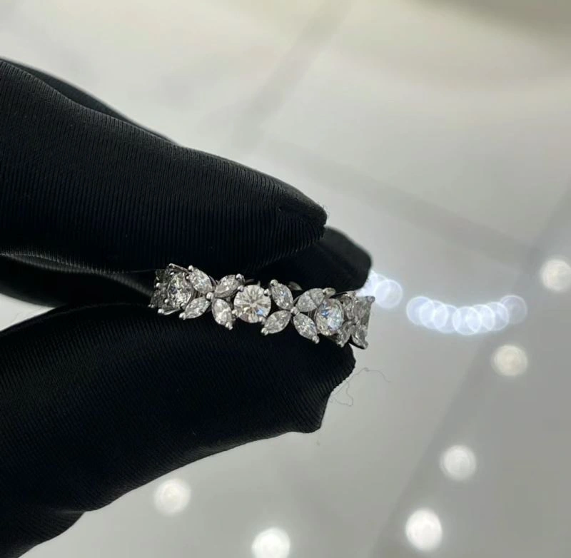 Indistinguishable Tiffany Rings