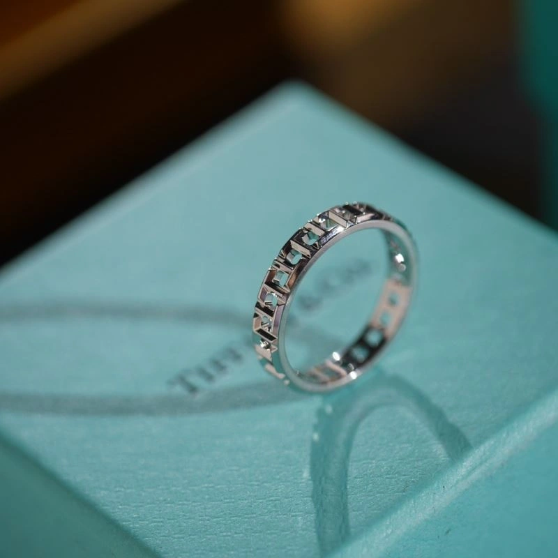 Indistinguishable Tiffany Rings