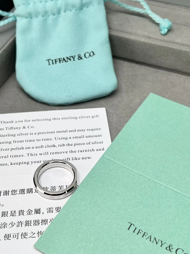 Indistinguishable Tiffany Rings