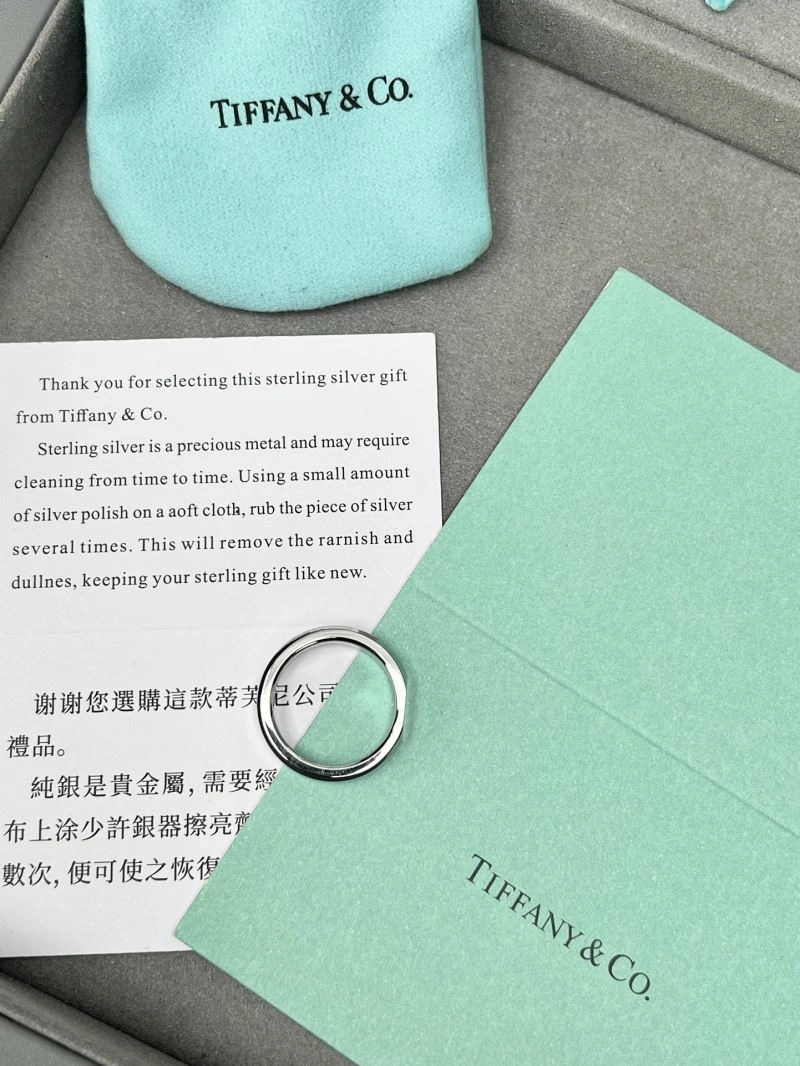 Indistinguishable Tiffany Rings
