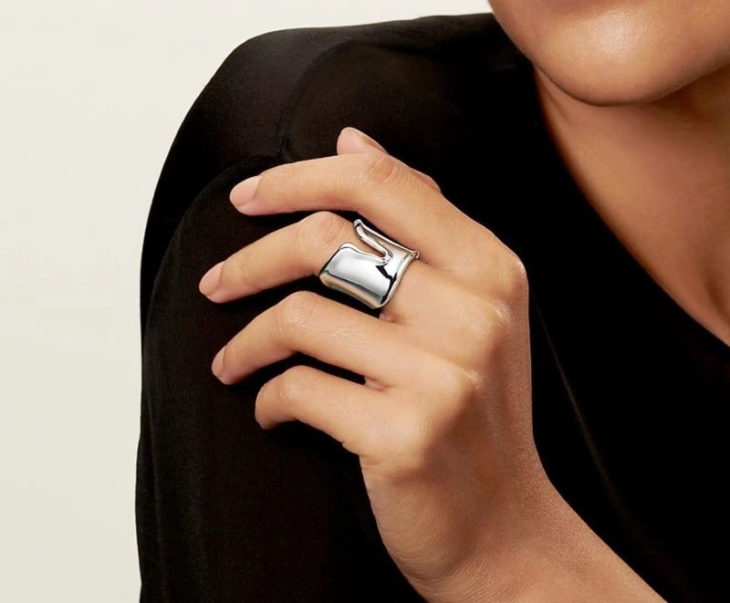 Indistinguishable Tiffany Rings