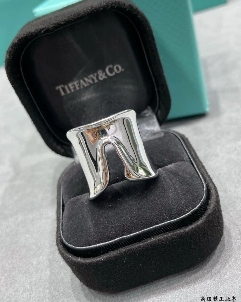 Indistinguishable Tiffany Rings