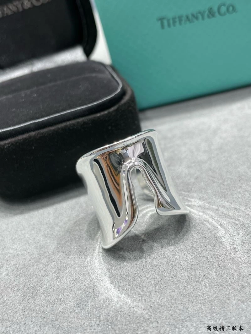 Indistinguishable Tiffany Rings