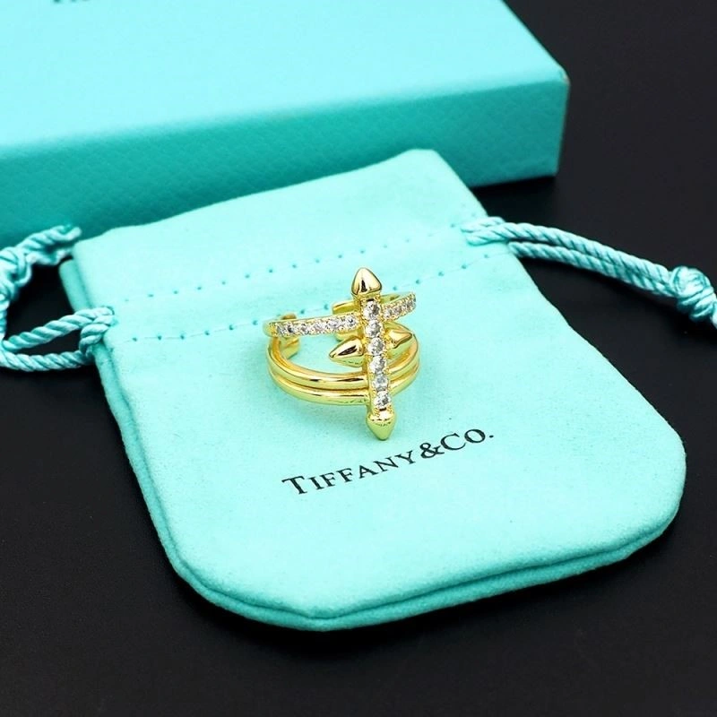 Indistinguishable Tiffany Rings