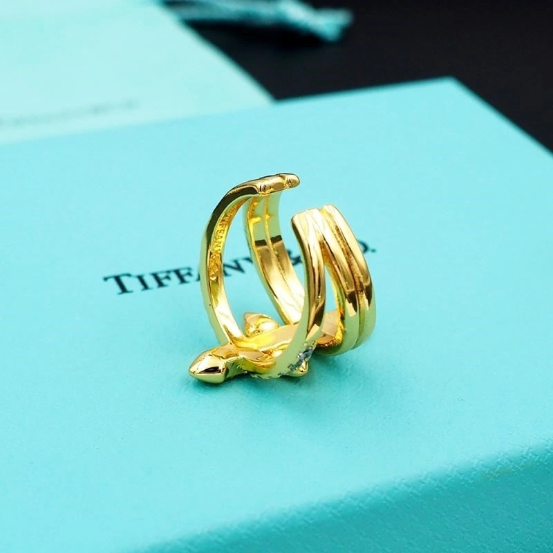 Indistinguishable Tiffany Rings