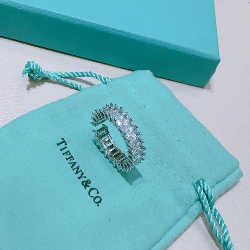 Indistinguishable Tiffany Rings