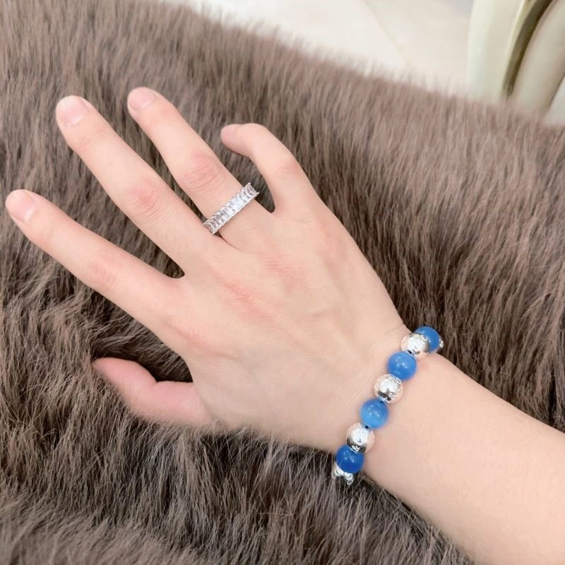 Indistinguishable Tiffany Rings