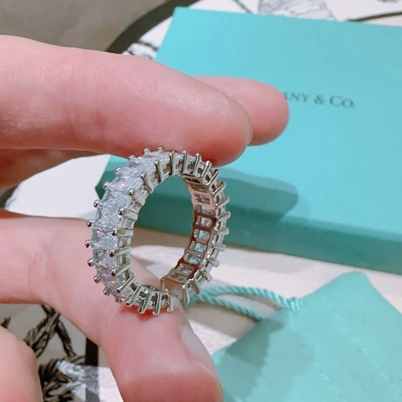 Indistinguishable Tiffany Rings