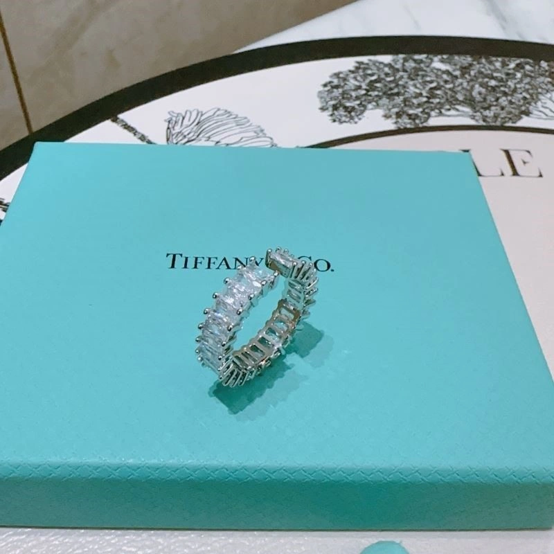 Indistinguishable Tiffany Rings