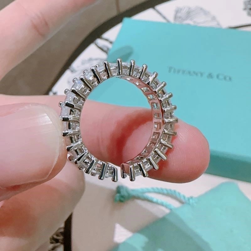 Indistinguishable Tiffany Rings