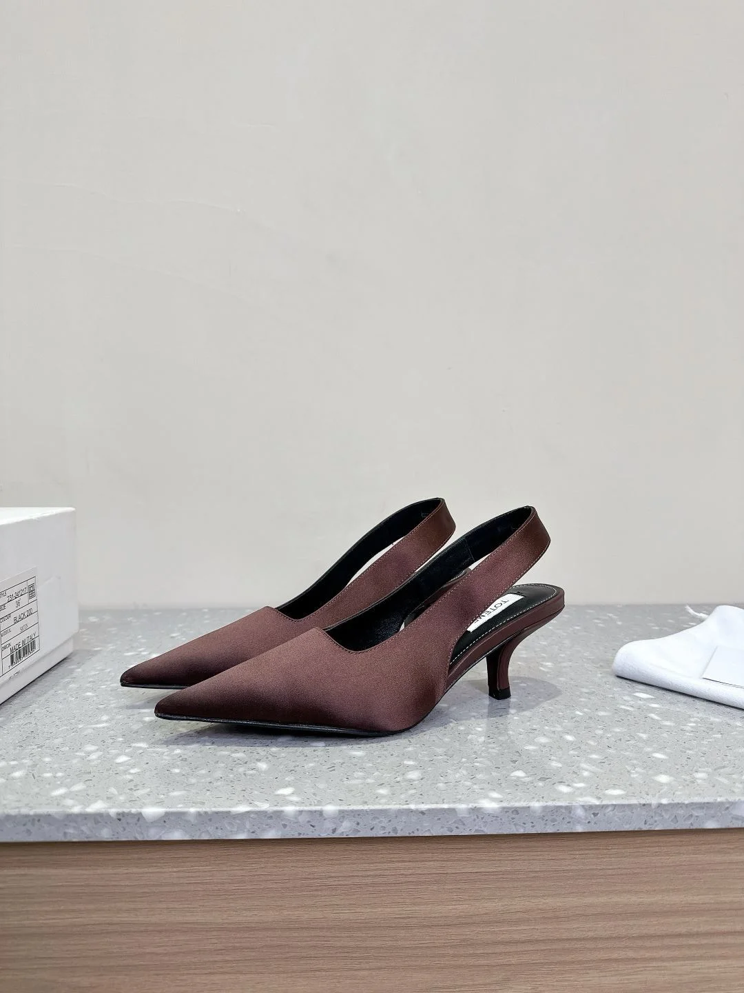 Accurate model Toteme Sandals