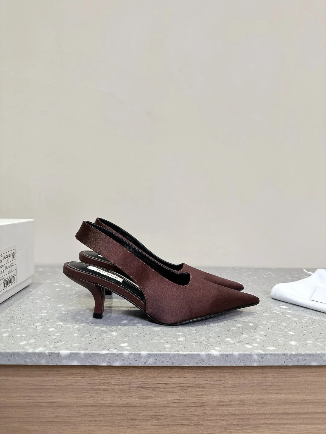 Accurate model Toteme Sandals