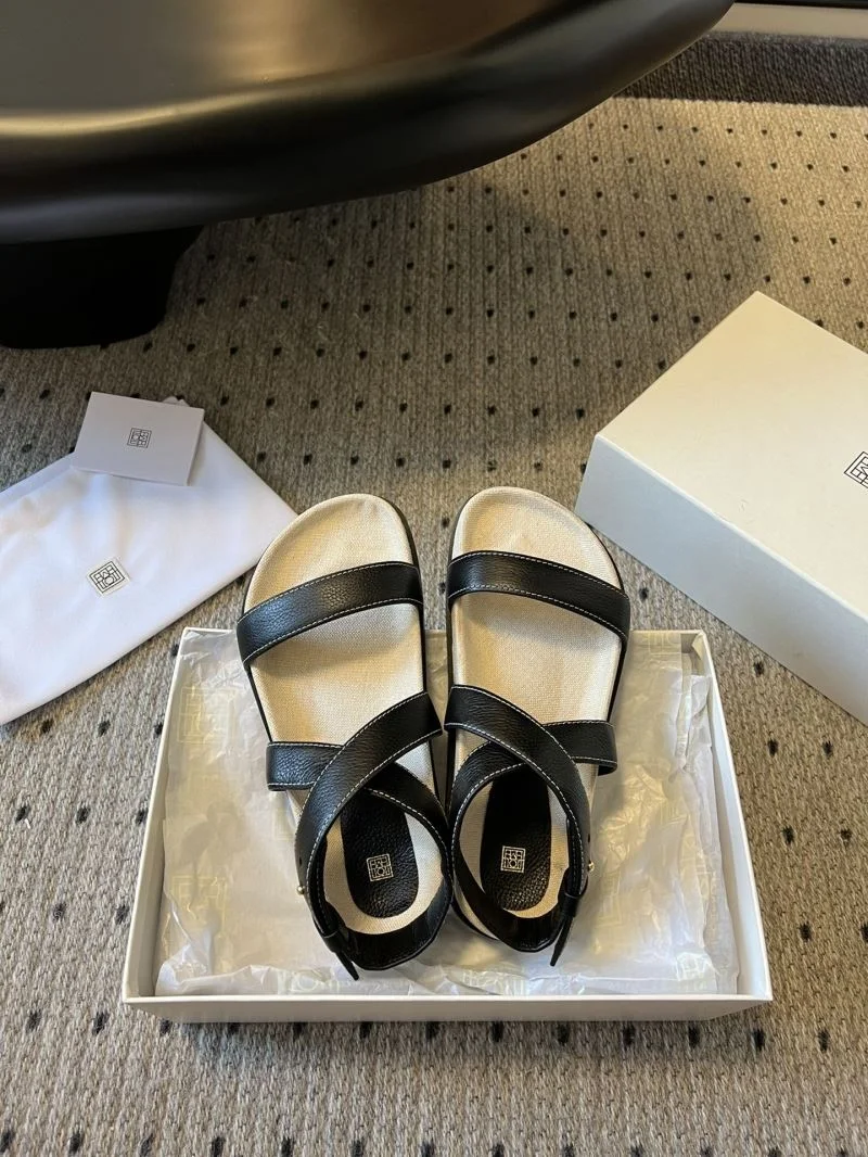 Accurate model Toteme Sandals