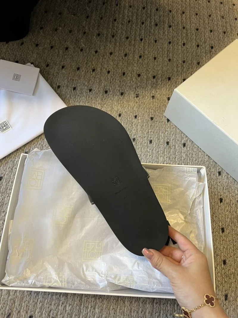 Accurate model Toteme Sandals