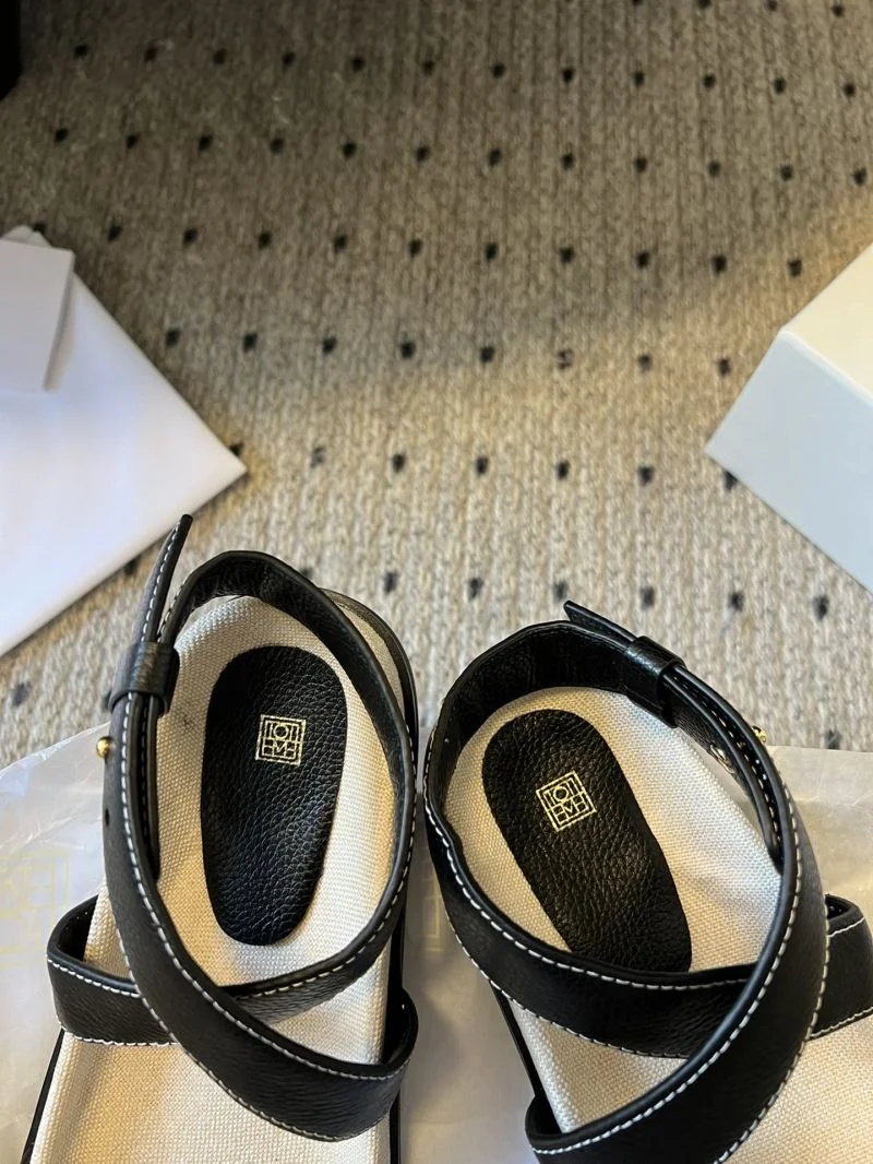 Accurate model Toteme Sandals