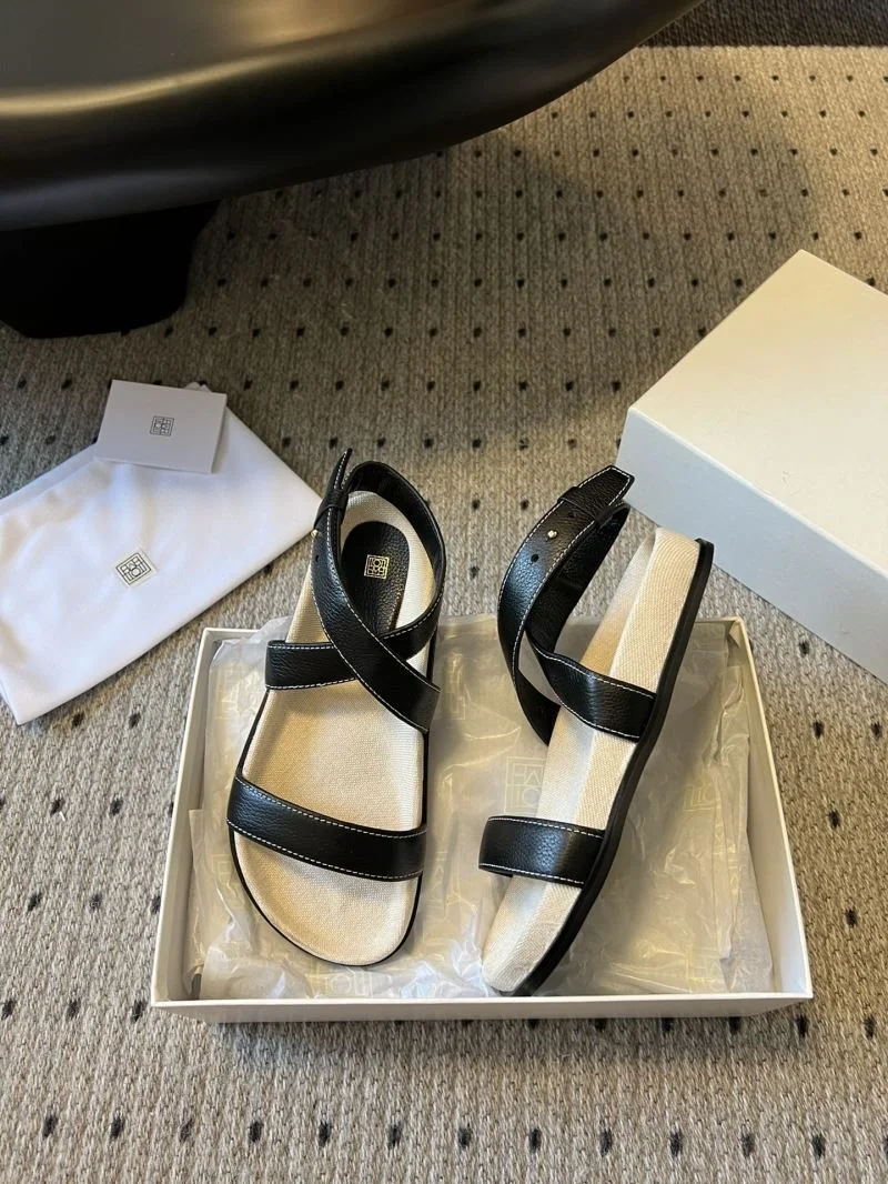 Accurate model Toteme Sandals