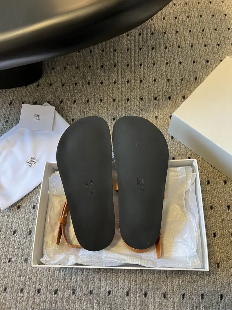 Accurate model Toteme Sandals