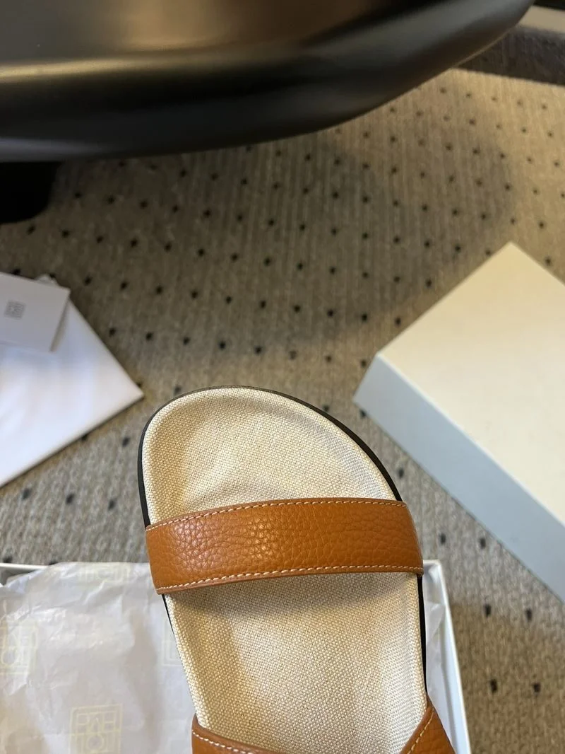 Accurate model Toteme Sandals