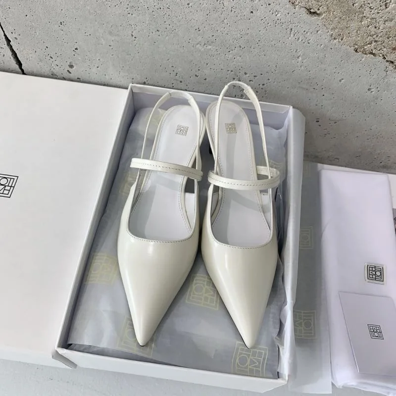Accurate model Toteme Sandals