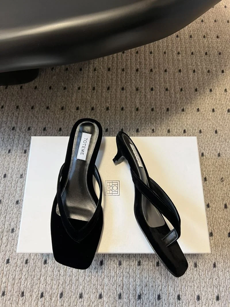 Top match Toteme Sandals