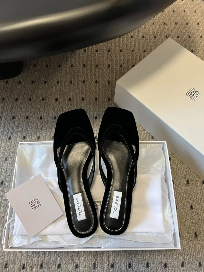 Top match Toteme Sandals