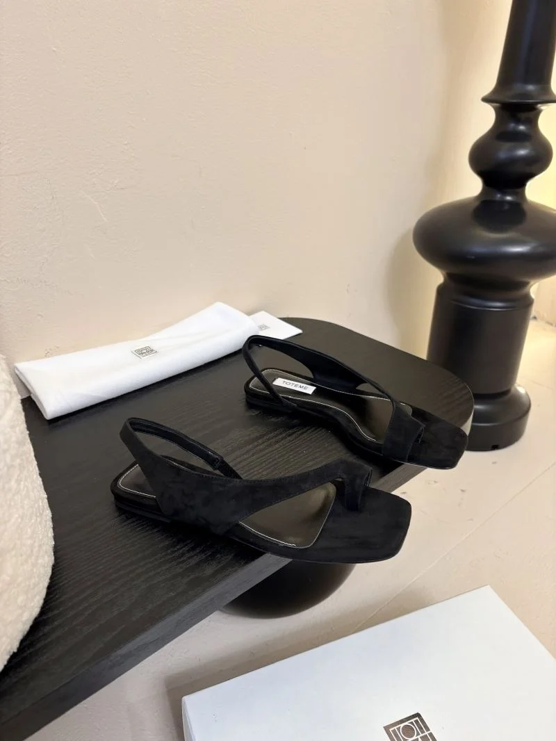 Accurate model Toteme Sandals
