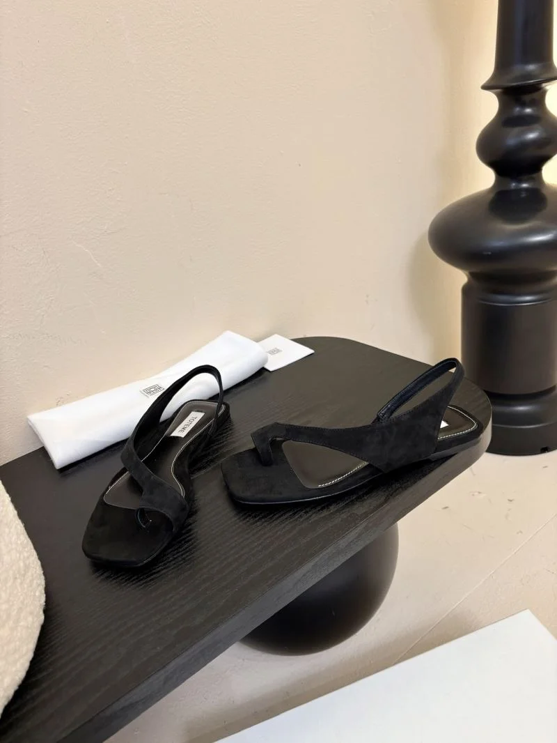 Accurate model Toteme Sandals