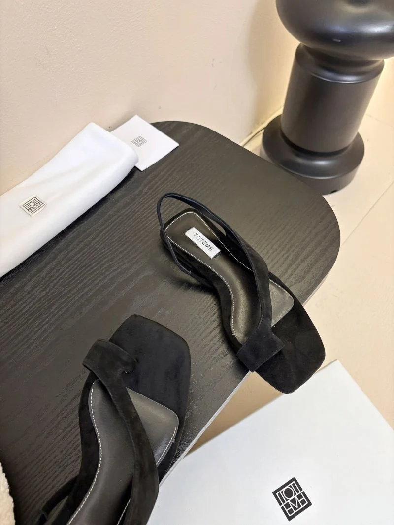 Accurate model Toteme Sandals