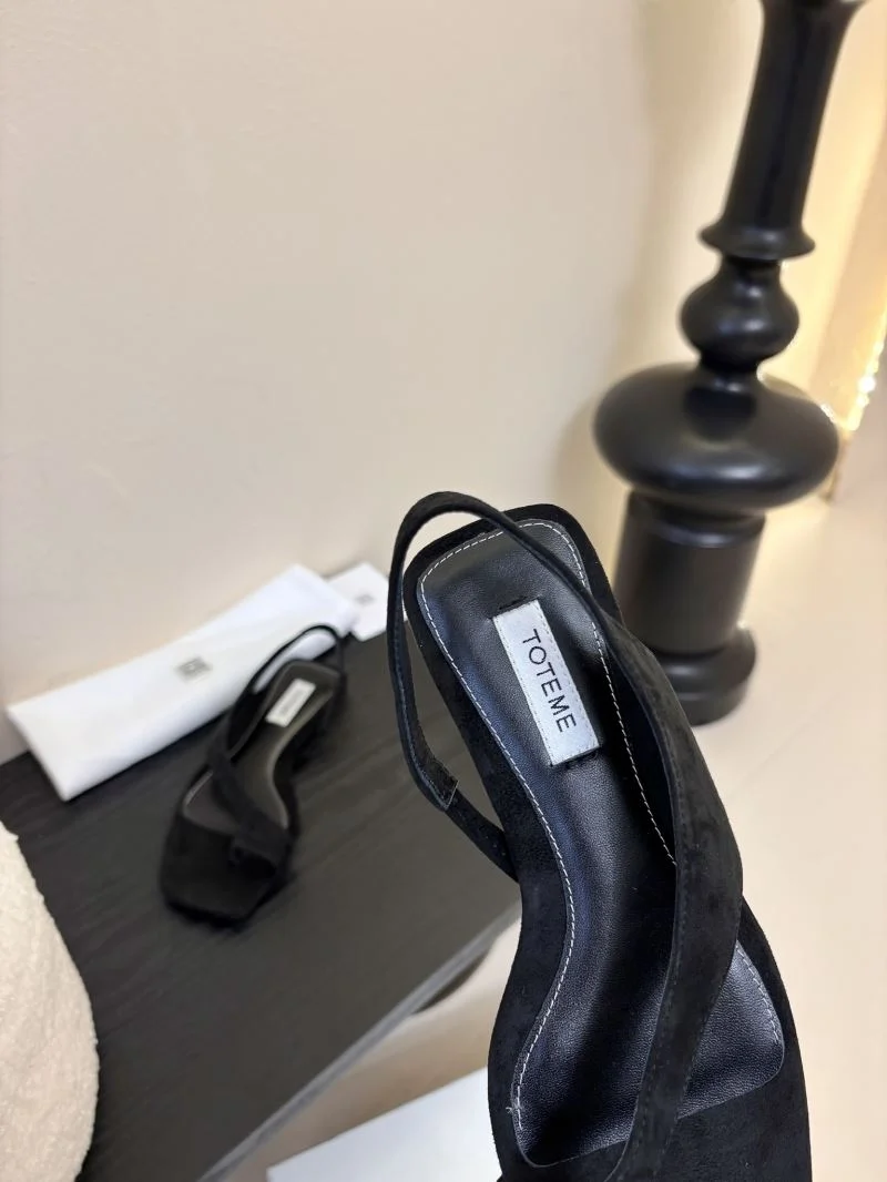 Accurate model Toteme Sandals