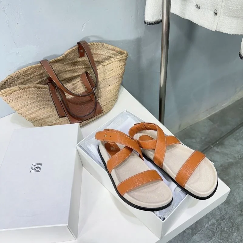 Accurate model Toteme Sandals