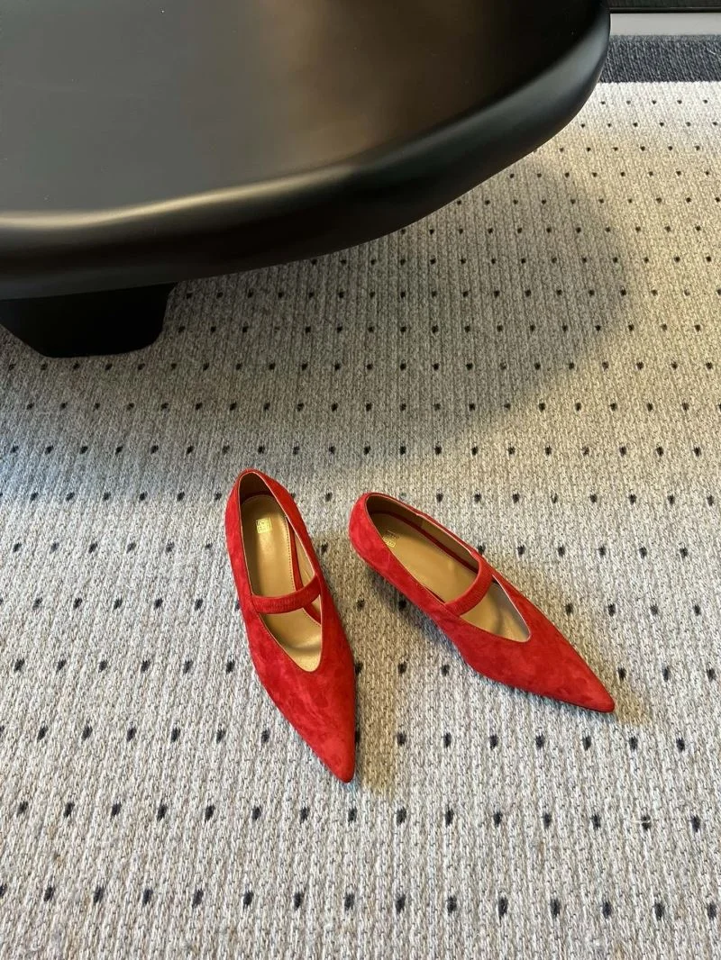 Accurate model Toteme Shoes