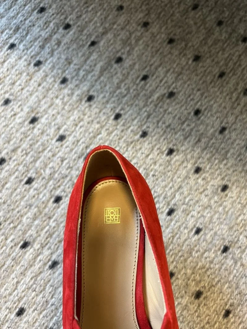 Accurate model Toteme Shoes
