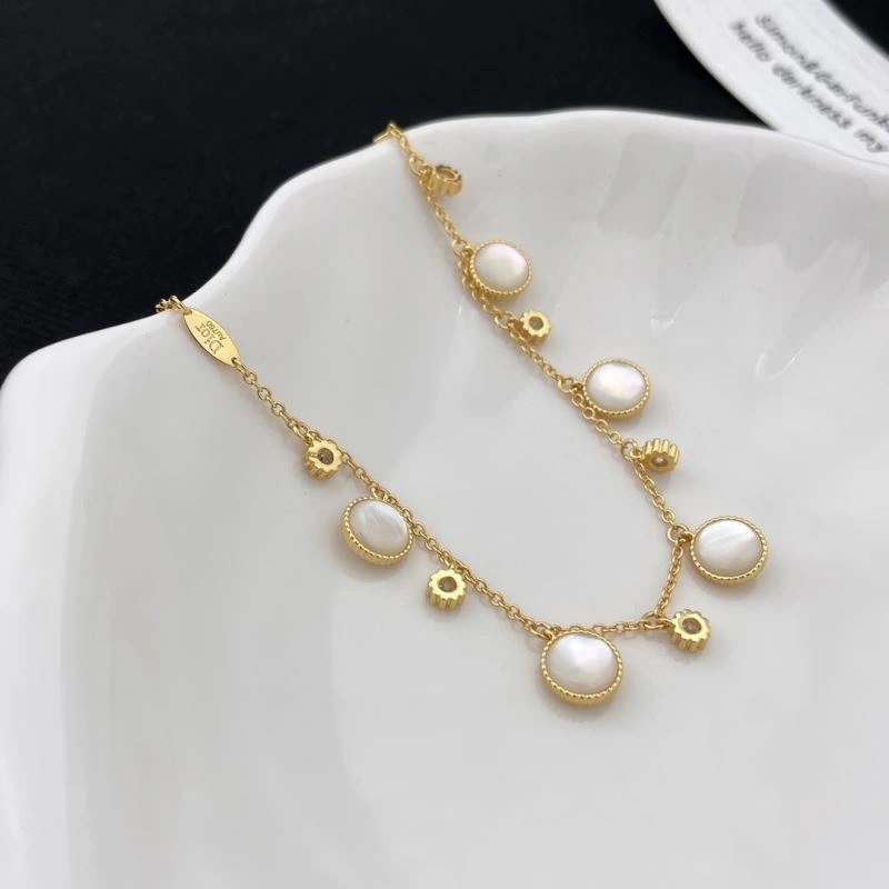 Accurate model Unclassified Brand Bracelets