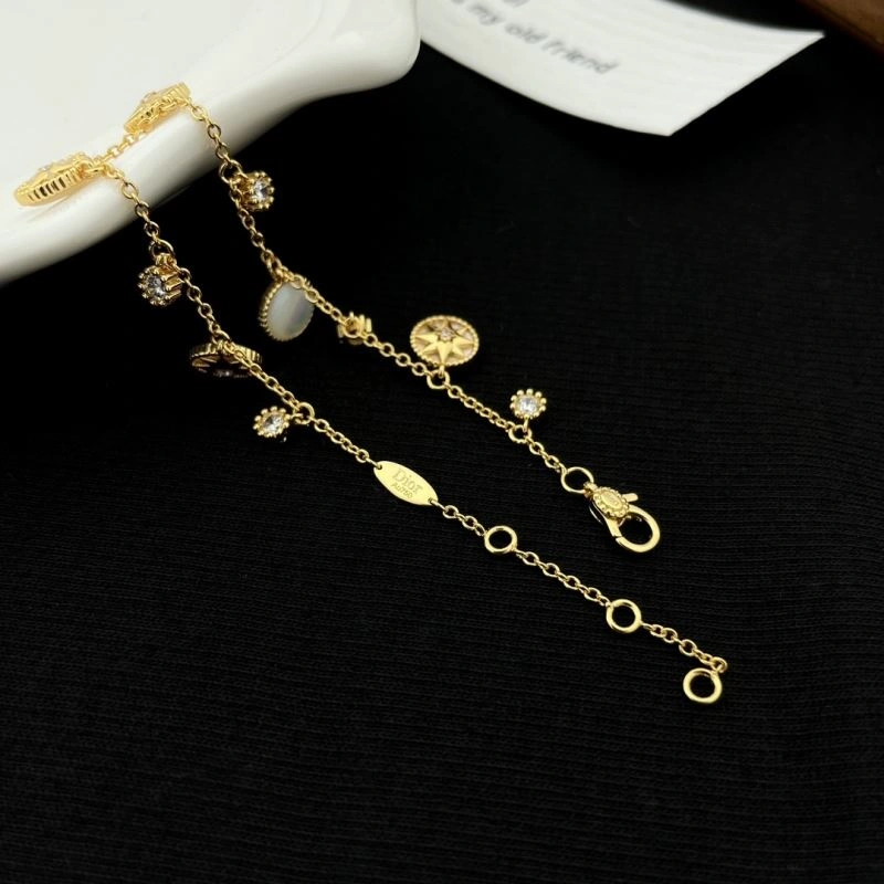 Accurate model Unclassified Brand Bracelets