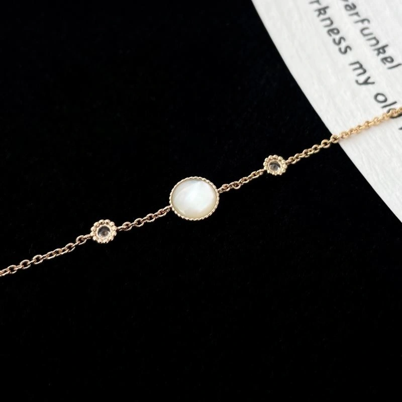 Indistinguishable Unclassified Brand Bracelets