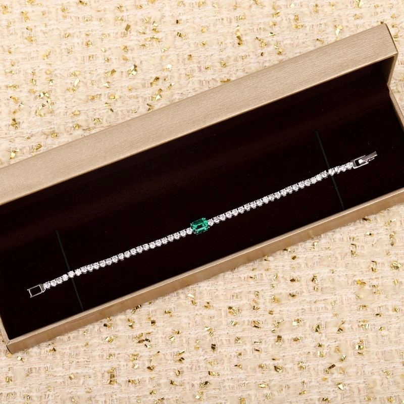 Indistinguishable Unclassified Brand Bracelets