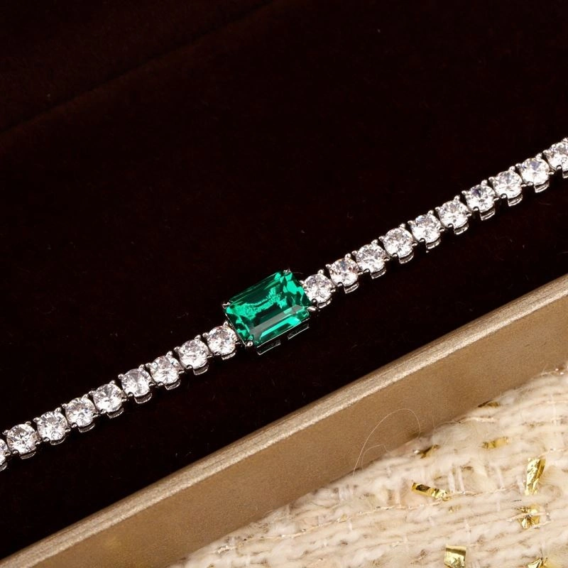 Indistinguishable Unclassified Brand Bracelets
