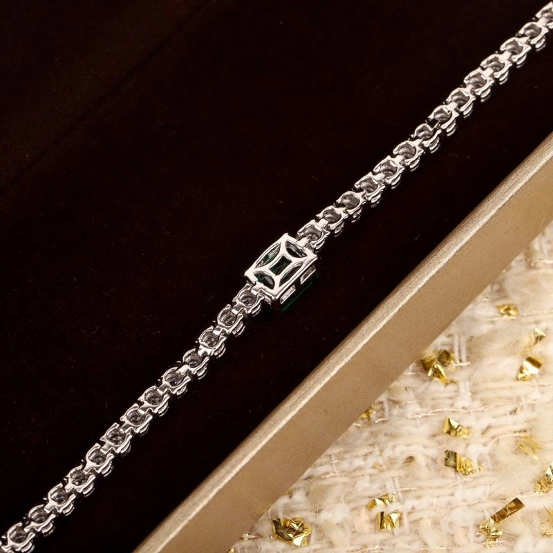 Indistinguishable Unclassified Brand Bracelets