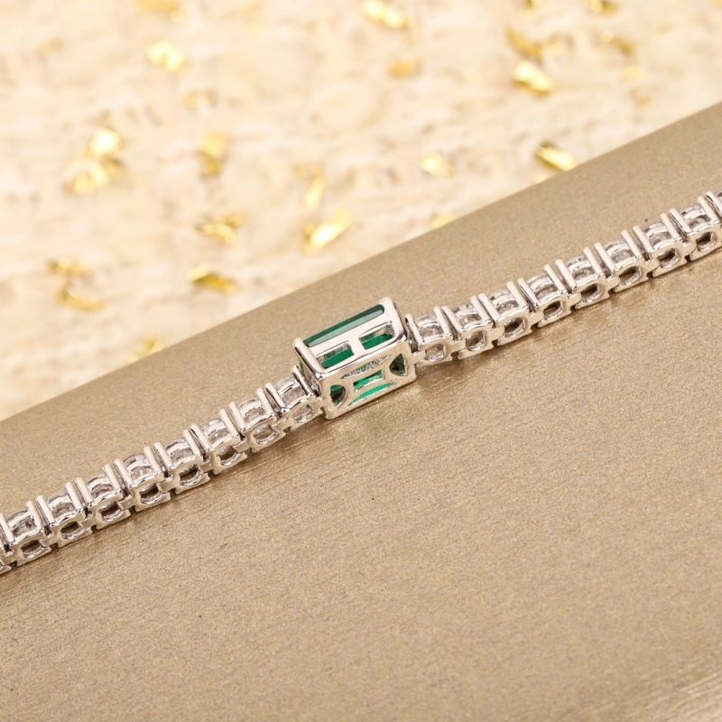 Indistinguishable Unclassified Brand Bracelets