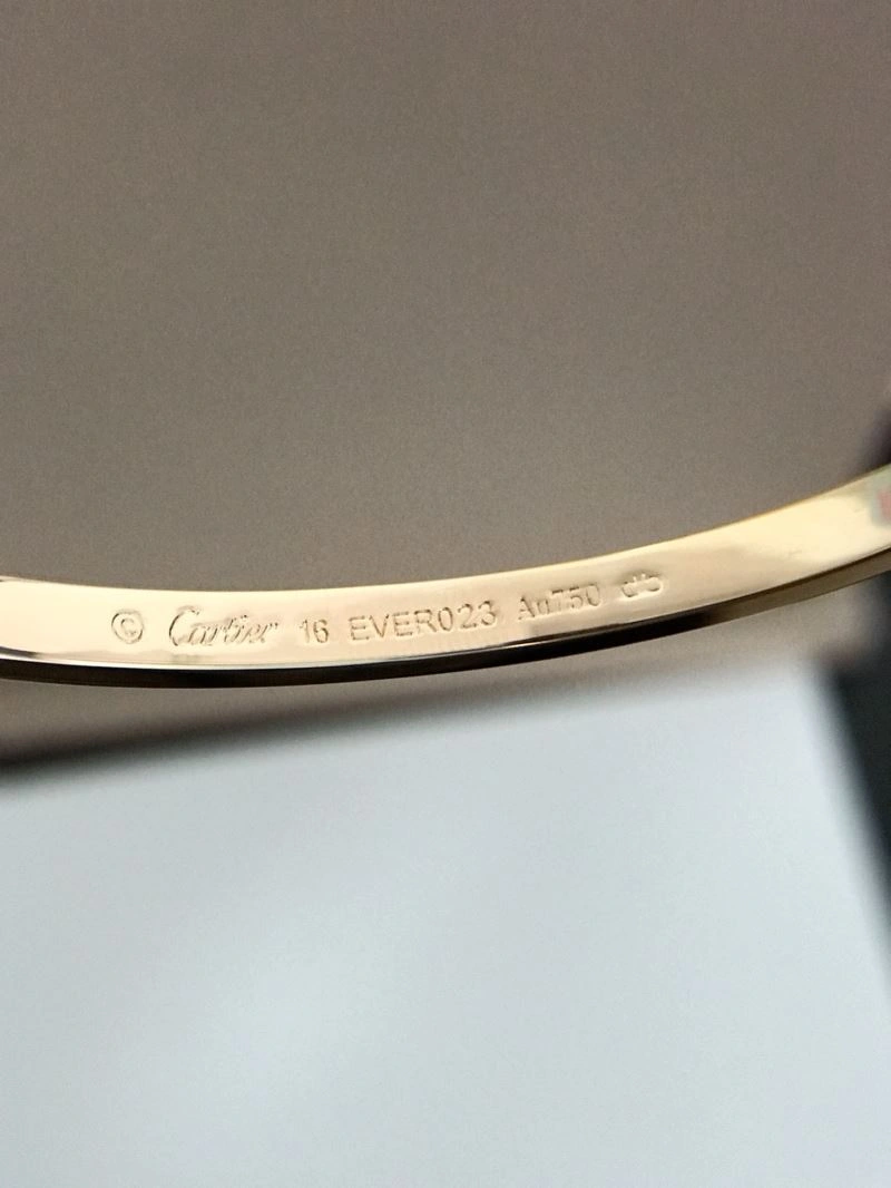 Accurate model Unclassified Brand Bracelets