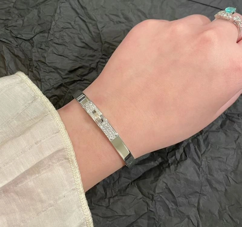 Brand-authenticated Unclassified Brand Bracelets