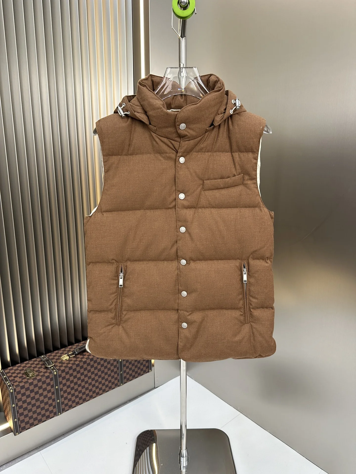 Indistinguishable Unclassified Brand Down Jackets
