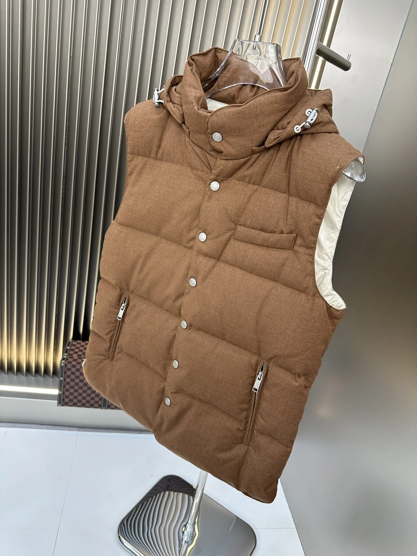 Indistinguishable Unclassified Brand Down Jackets