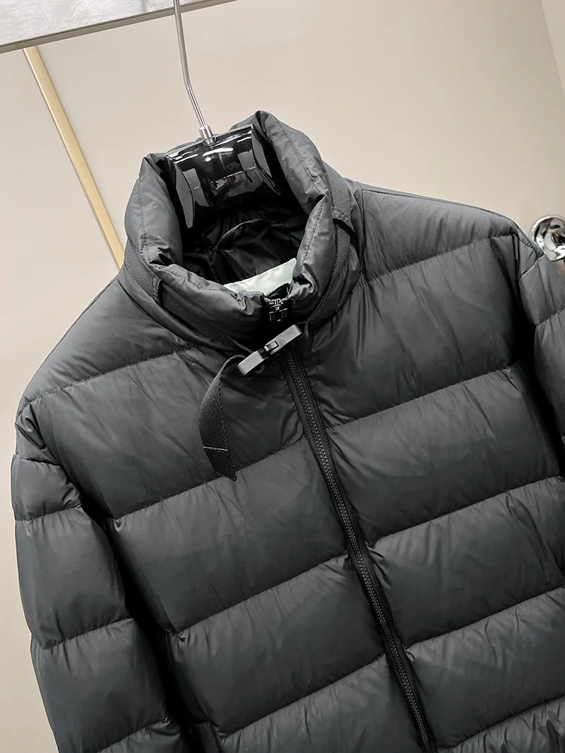 Indistinguishable Unclassified Brand Down Jackets