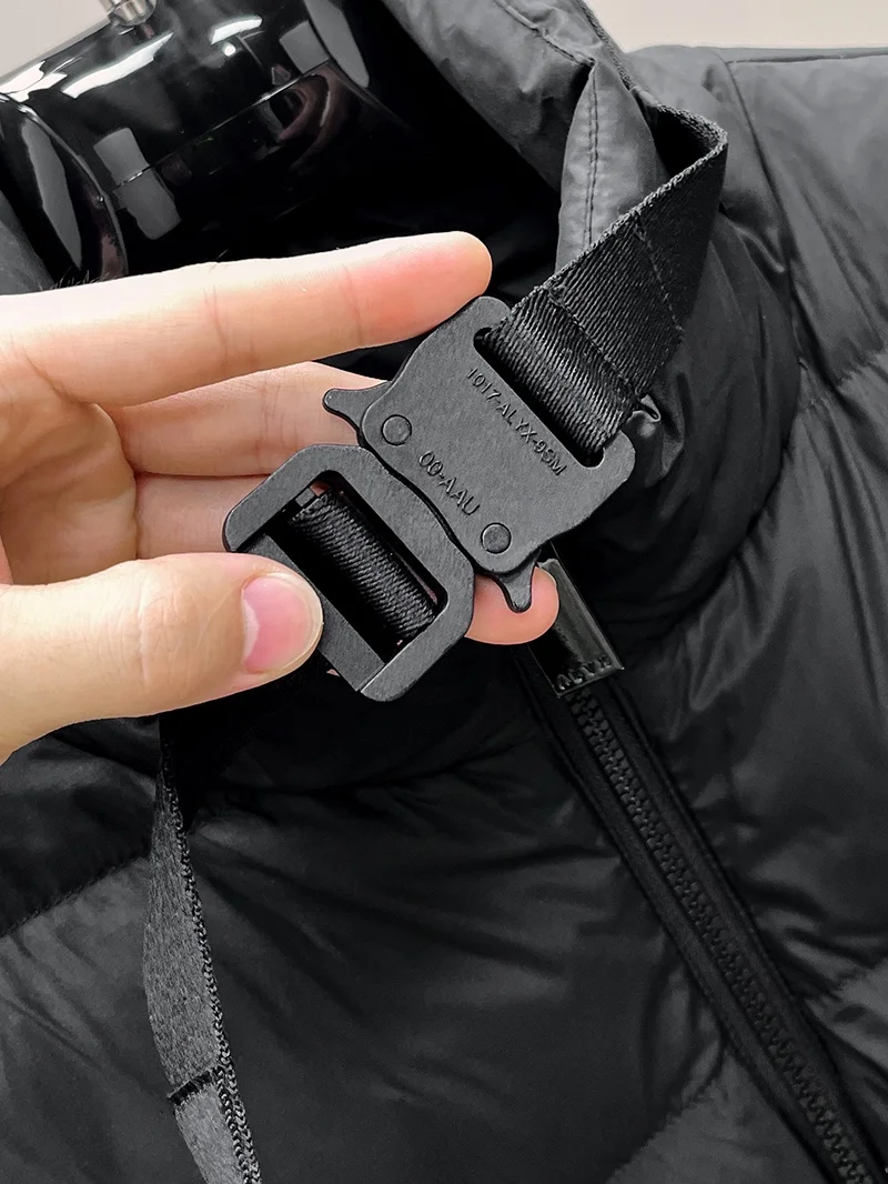 Indistinguishable Unclassified Brand Down Jackets