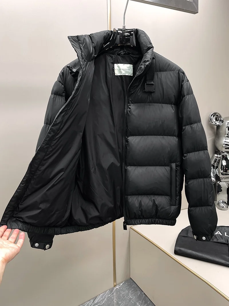 Indistinguishable Unclassified Brand Down Jackets